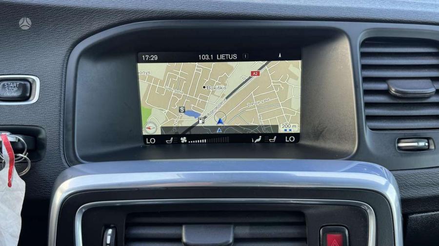 Grey Volvo V60 2015 in Vilnius, with an engine capacity of 2.40 L and mileage of 265 thousand km for 7990 €, photo 27 on AUTOMOTO.COM.LV