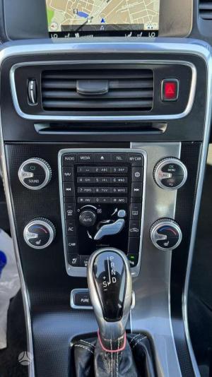 Grey Volvo V60 2015 in Vilnius, with an engine capacity of 2.40 L and mileage of 265 thousand km for 7990 €, photo 30 on AUTOMOTO.COM.LV