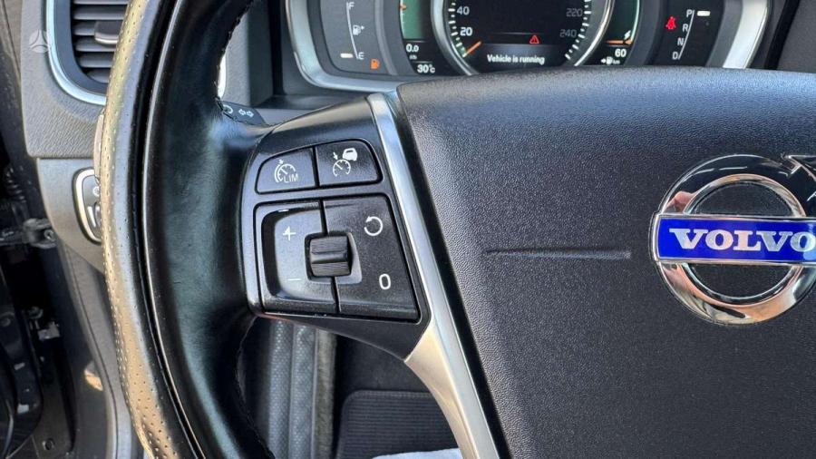 Grey Volvo V60 2015 in Vilnius, with an engine capacity of 2.40 L and mileage of 265 thousand km for 7990 €, photo 31 on AUTOMOTO.COM.LV