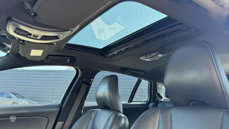 Grey Volvo V60 2015 in Vilnius, with an engine capacity of 2.40 L and mileage of 265 thousand km for 7990 €, photo 33 on AUTOMOTO.COM.LV