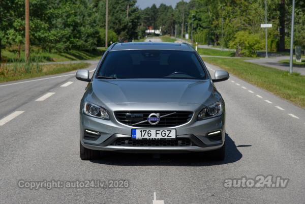 Grey Volvo V60 2015 in Parnu, with an engine capacity of 2.40 L and mileage of 251 thousand km for 10400 €, photo 2 on AUTOMOTO.COM.LV