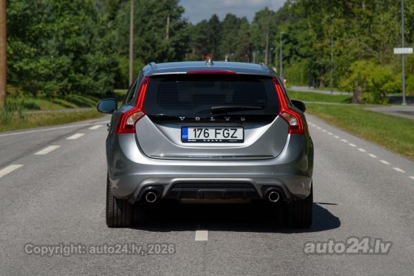 Grey Volvo V60 2015 in Parnu, with an engine capacity of 2.40 L and mileage of 251 thousand km for 10400 €, photo 5 on AUTOMOTO.COM.LV