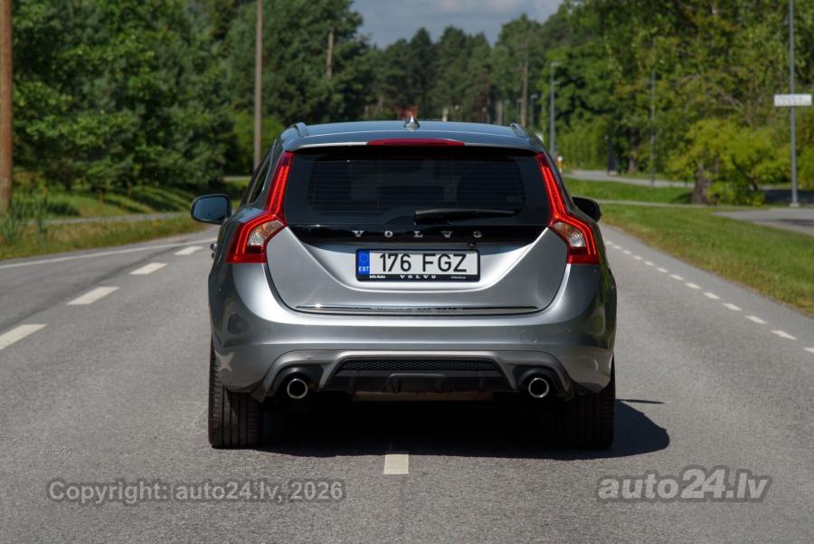 Grey Volvo V60 2015 in Parnu, with an engine capacity of 2.40 L and mileage of 251 thousand km for 10400 €, photo 6 on AUTOMOTO.COM.LV