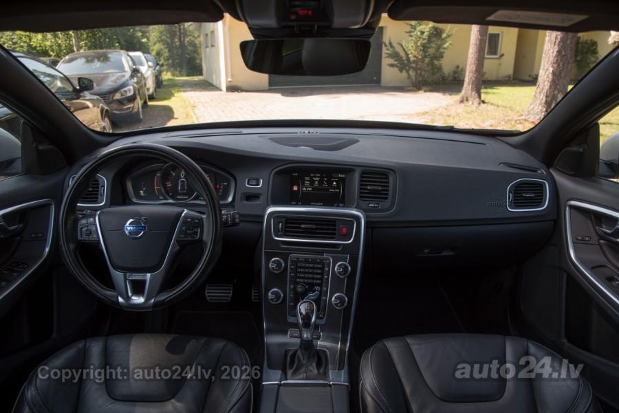 Grey Volvo V60 2015 in Parnu, with an engine capacity of 2.40 L and mileage of 251 thousand km for 10400 €, photo 9 on AUTOMOTO.COM.LV