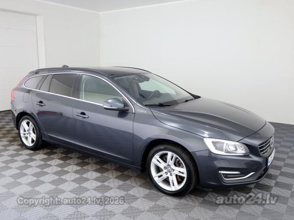 Pelēks Volvo V60 2015 Tallina, ar dzinēja tilpumu 2.40 L un nobraukumu 332 tūkst. km par 5499 €, foto 1 vietnē AUTOMOTO.COM.LV