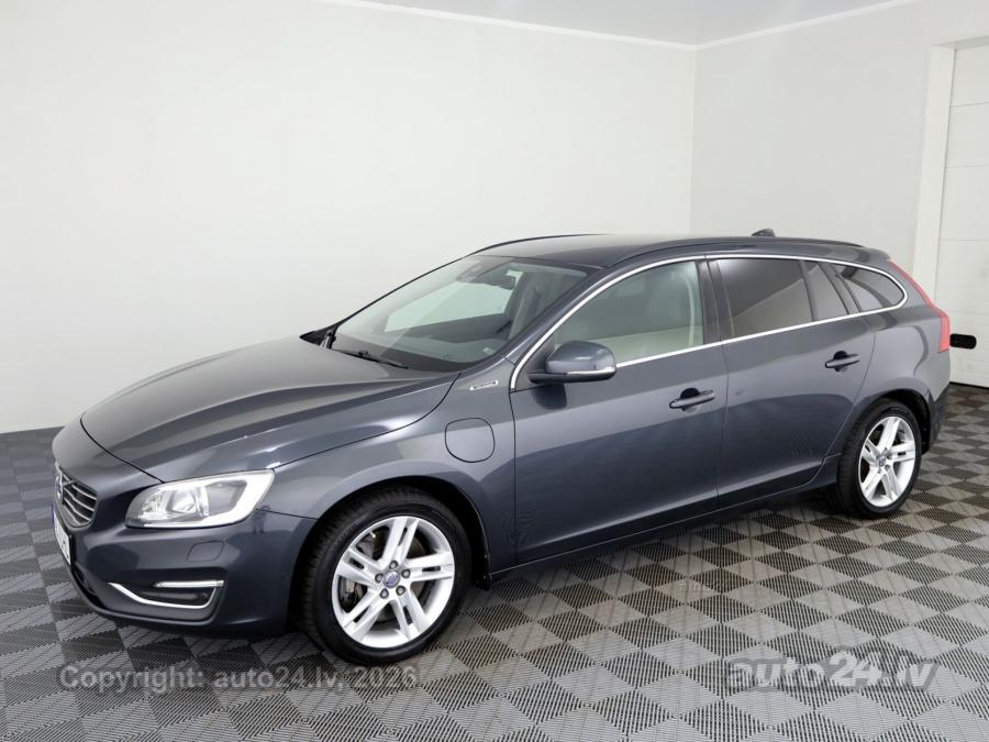 Pelēks Volvo V60 2015 Tallina, ar dzinēja tilpumu 2.40 L un nobraukumu 332 tūkst. km par 5499 €, foto 3 vietnē AUTOMOTO.COM.LV