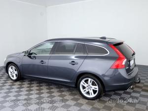 Pelēks Volvo V60 2015 Tallina, ar dzinēja tilpumu 2.40 L un nobraukumu 332 tūkst. km par 5499 €, foto 5 vietnē AUTOMOTO.COM.LV