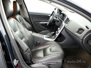 Pelēks Volvo V60 2015 Tallina, ar dzinēja tilpumu 2.40 L un nobraukumu 332 tūkst. km par 5499 €, foto 7 vietnē AUTOMOTO.COM.LV