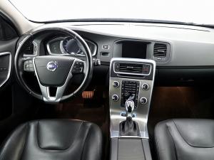Pelēks Volvo V60 2015 Tallina, ar dzinēja tilpumu 2.40 L un nobraukumu 332 tūkst. km par 5499 €, foto 6 vietnē AUTOMOTO.COM.LV