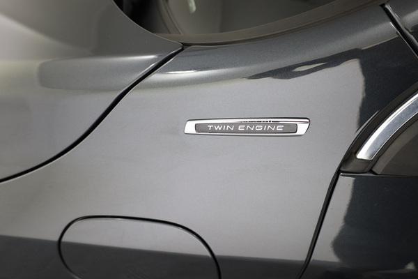 Grey Volvo V60 2015 in Tallinn, with an engine capacity of 2.40 L and mileage of 332 thousand km for 5499 €, photo 8 on AUTOMOTO.COM.LV