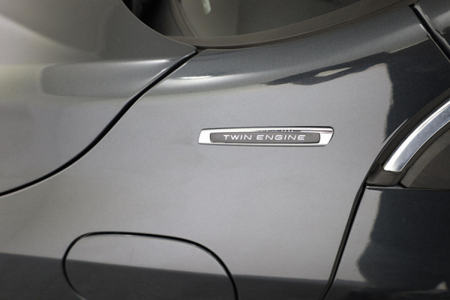 Pelēks Volvo V60 2015 Tallina, ar dzinēja tilpumu 2.40 L un nobraukumu 332 tūkst. km par 5499 €, foto 9 vietnē AUTOMOTO.COM.LV