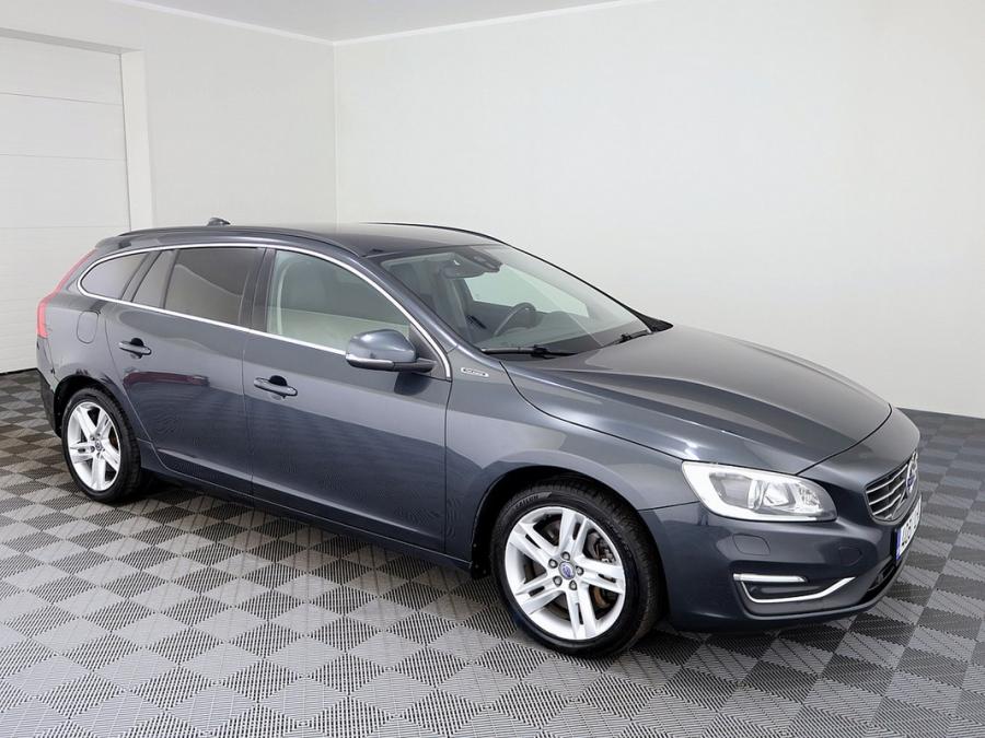 Pelēks Volvo V60 2015 Tallina, ar dzinēja tilpumu 2.40 L un nobraukumu 332 tūkst. km par 5499 €, foto 10 vietnē AUTOMOTO.COM.LV