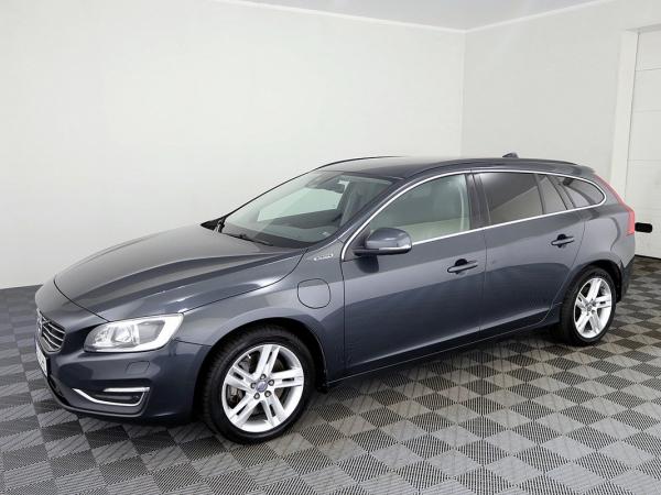 Grey Volvo V60 2015 in Tallinn, with an engine capacity of 2.40 L and mileage of 332 thousand km for 5499 €, photo 10 on AUTOMOTO.COM.LV