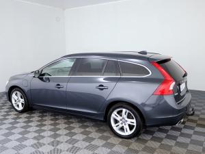Pelēks Volvo V60 2015 Tallina, ar dzinēja tilpumu 2.40 L un nobraukumu 332 tūkst. km par 5499 €, foto 13 vietnē AUTOMOTO.COM.LV