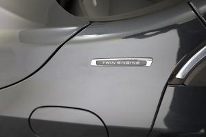 Pelēks Volvo V60 2015 Tallina, ar dzinēja tilpumu 2.40 L un nobraukumu 332 tūkst. km par 5499 €, foto 17 vietnē AUTOMOTO.COM.LV