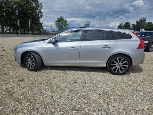 Grey Volvo V60 2015 in Taurage, with an engine capacity of 2.40 L and mileage of 300 thousand km for 6350 €, photo 3 on AUTOMOTO.COM.LV