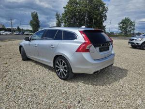 Grey Volvo V60 2015 in Taurage, with an engine capacity of 2.40 L and mileage of 300 thousand km for 6350 €, photo 4 on AUTOMOTO.COM.LV
