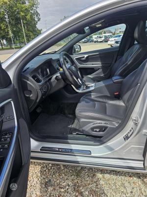 Grey Volvo V60 2015 in Taurage, with an engine capacity of 2.40 L and mileage of 300 thousand km for 6350 €, photo 9 on AUTOMOTO.COM.LV