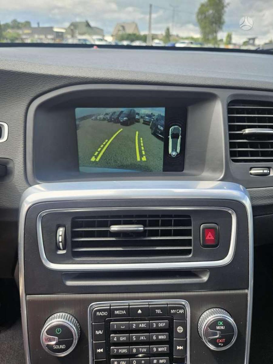 Grey Volvo V60 2015 in Taurage, with an engine capacity of 2.40 L and mileage of 300 thousand km for 6350 €, photo 14 on AUTOMOTO.COM.LV
