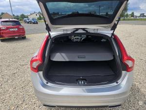 Grey Volvo V60 2015 in Taurage, with an engine capacity of 2.40 L and mileage of 300 thousand km for 6350 €, photo 17 on AUTOMOTO.COM.LV