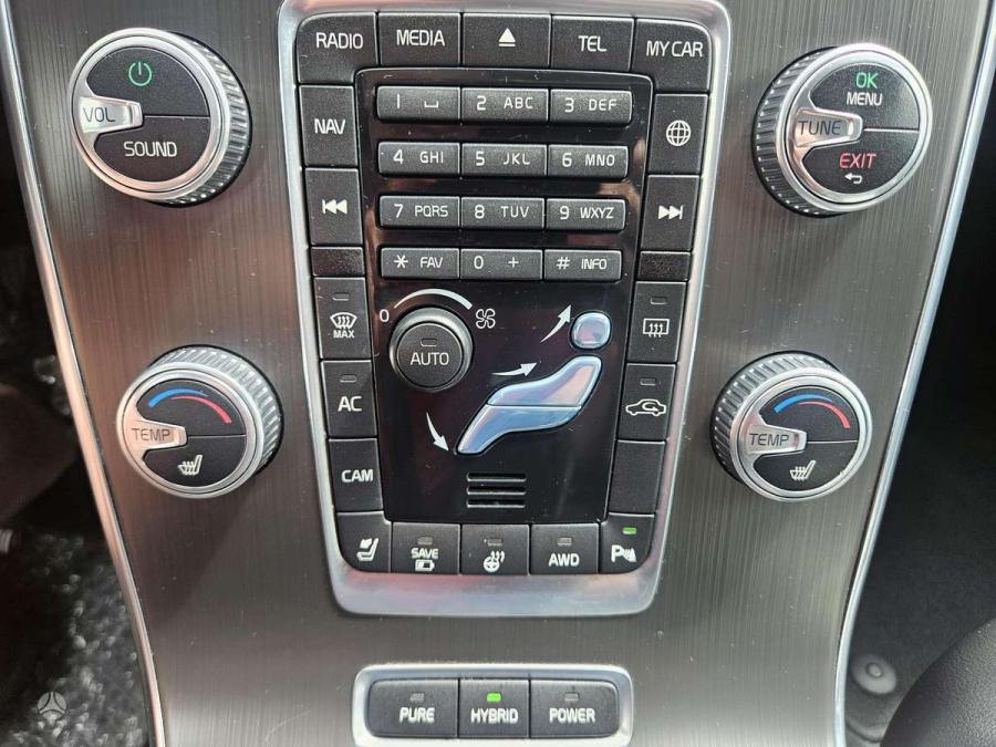 Grey Volvo V60 2015 in Taurage, with an engine capacity of 2.40 L and mileage of 300 thousand km for 6350 €, photo 19 on AUTOMOTO.COM.LV
