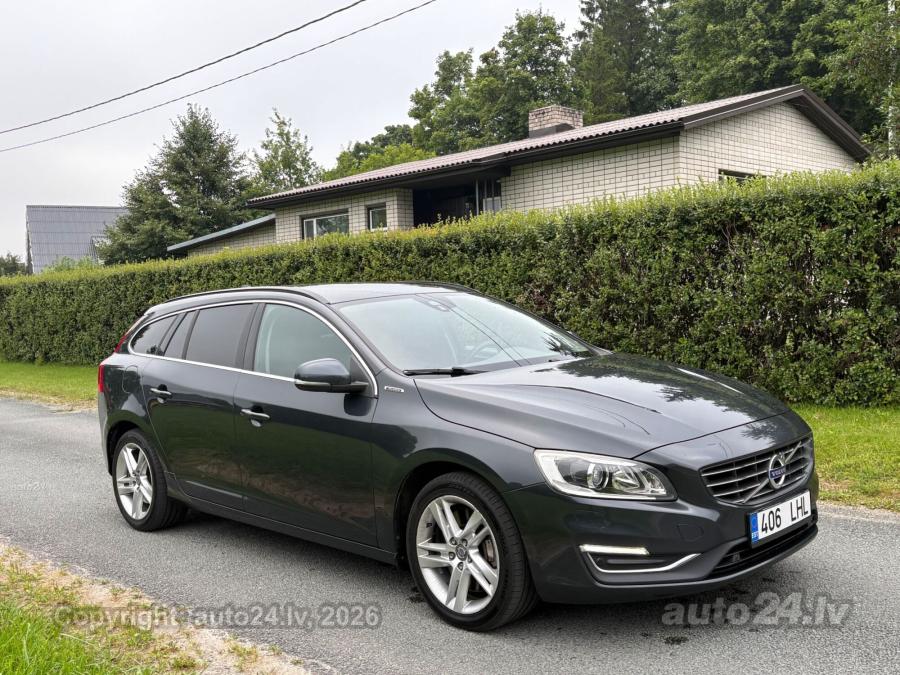 Pelēks Volvo V60 2015 Rapla, ar dzinēja tilpumu 2.40 L un nobraukumu 335 tūkst. km par 6999 €, foto 1 vietnē AUTOMOTO.COM.LV