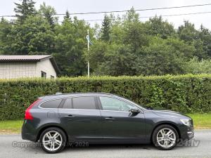 Pelēks Volvo V60 2015 Rapla, ar dzinēja tilpumu 2.40 L un nobraukumu 335 tūkst. km par 6999 €, foto 3 vietnē AUTOMOTO.COM.LV
