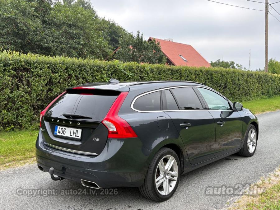 Pelēks Volvo V60 2015 Rapla, ar dzinēja tilpumu 2.40 L un nobraukumu 335 tūkst. km par 6999 €, foto 4 vietnē AUTOMOTO.COM.LV