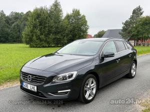 Pelēks Volvo V60 2015 Rapla, ar dzinēja tilpumu 2.40 L un nobraukumu 335 tūkst. km par 6999 €, foto 5 vietnē AUTOMOTO.COM.LV