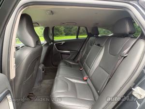 Pelēks Volvo V60 2015 Rapla, ar dzinēja tilpumu 2.40 L un nobraukumu 335 tūkst. km par 6999 €, foto 12 vietnē AUTOMOTO.COM.LV