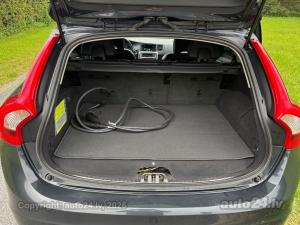 Pelēks Volvo V60 2015 Rapla, ar dzinēja tilpumu 2.40 L un nobraukumu 335 tūkst. km par 6999 €, foto 14 vietnē AUTOMOTO.COM.LV