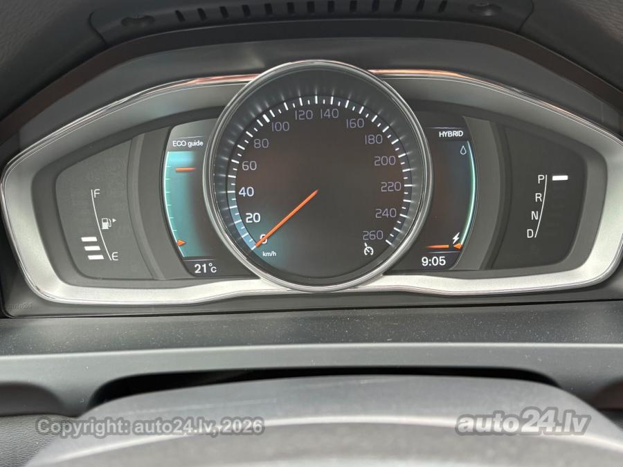 Pelēks Volvo V60 2015 Rapla, ar dzinēja tilpumu 2.40 L un nobraukumu 335 tūkst. km par 6999 €, foto 18 vietnē AUTOMOTO.COM.LV