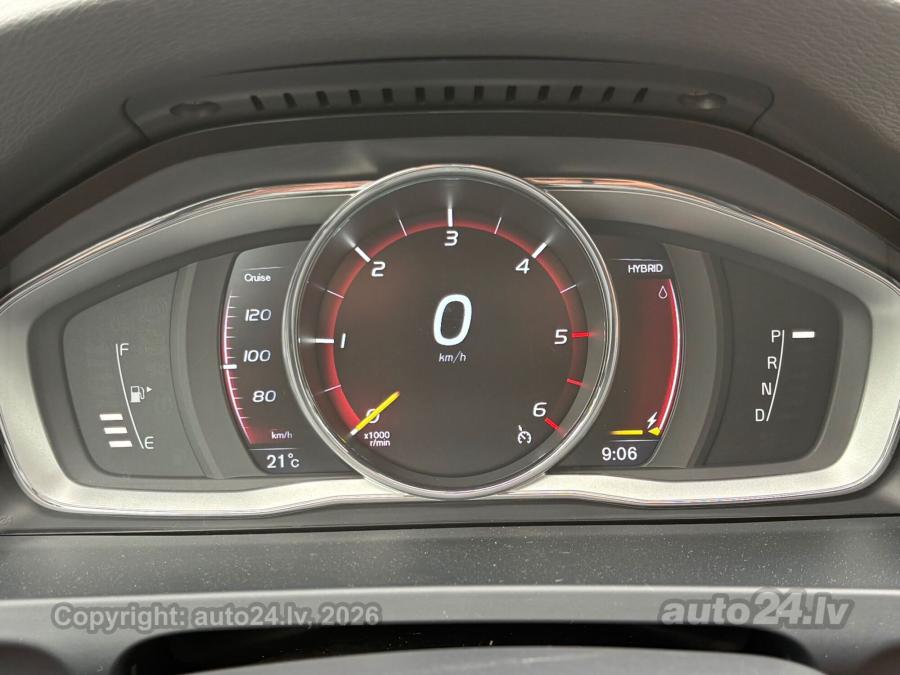 Pelēks Volvo V60 2015 Rapla, ar dzinēja tilpumu 2.40 L un nobraukumu 335 tūkst. km par 6999 €, foto 20 vietnē AUTOMOTO.COM.LV