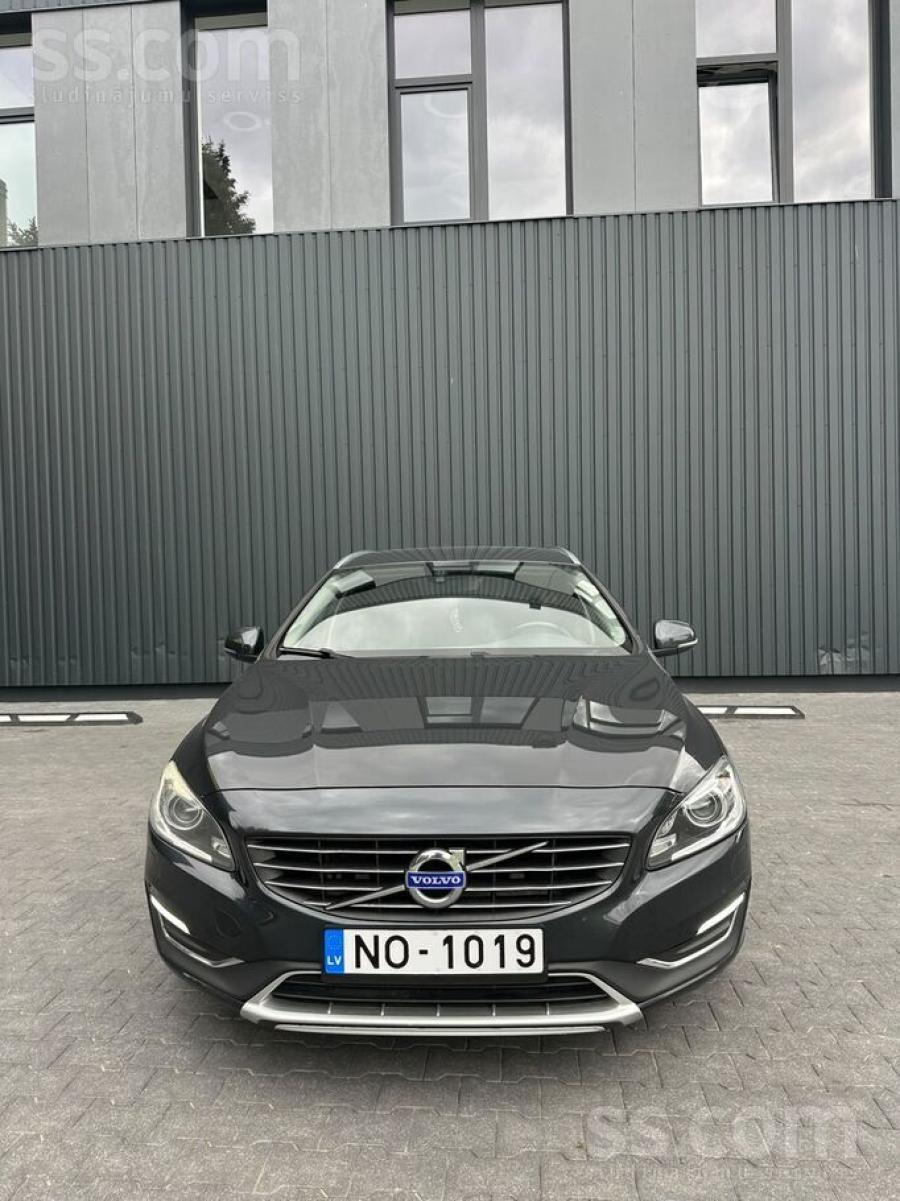 Pelēks Volvo V60 2015 Jelgava, ar dzinēja tilpumu 2.00 L un nobraukumu 277 tūkst. km par 5900 €, foto 4 vietnē AUTOMOTO.COM.LV