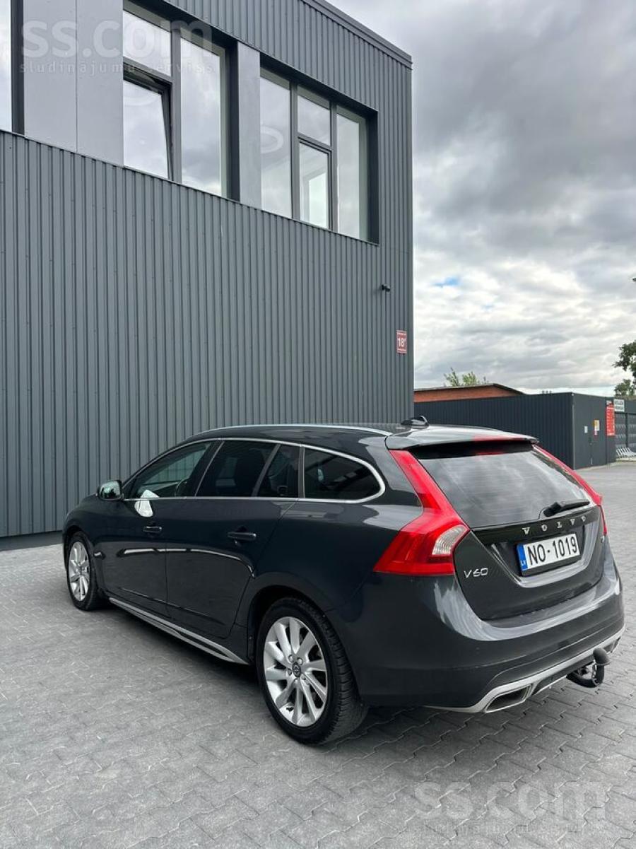 Pelēks Volvo V60 2015 Jelgava, ar dzinēja tilpumu 2.00 L un nobraukumu 277 tūkst. km par 5900 €, foto 6 vietnē AUTOMOTO.COM.LV