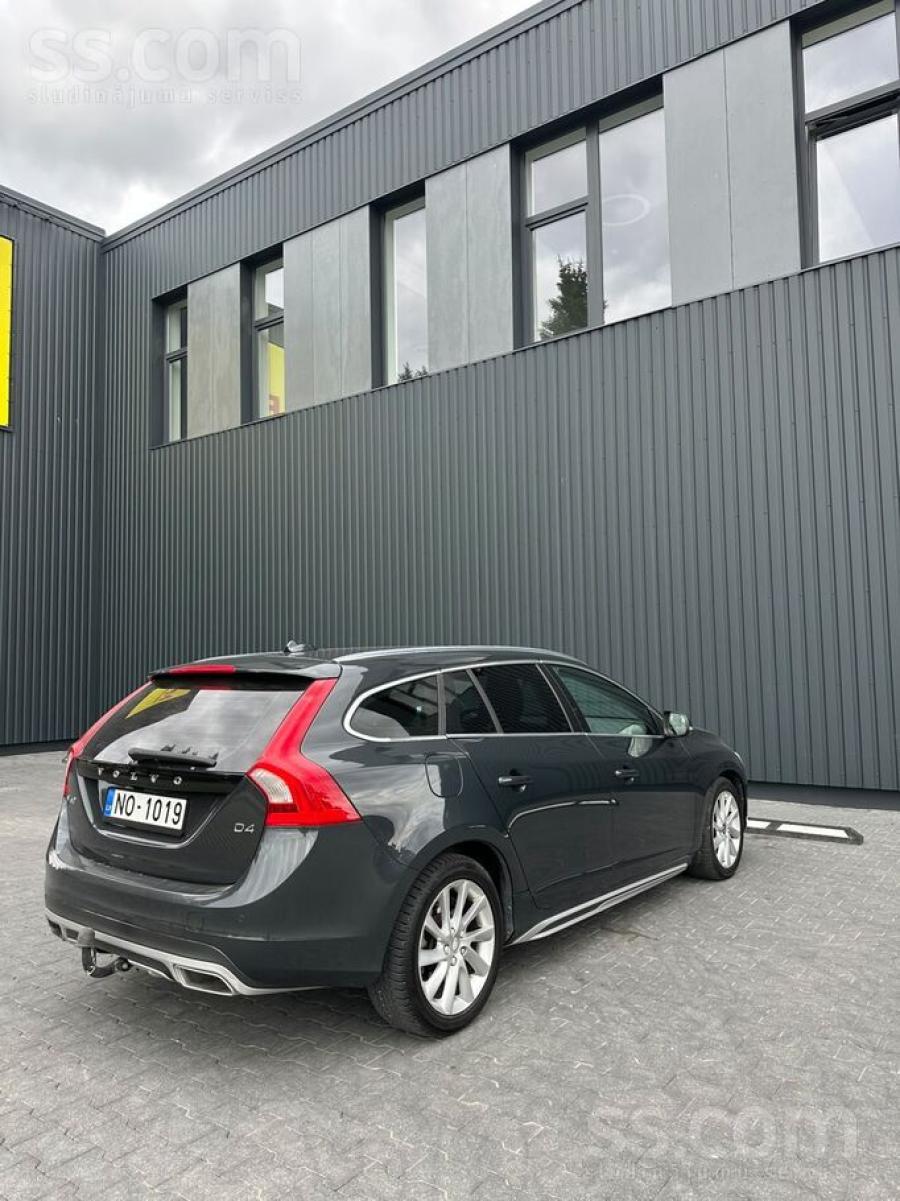 Pelēks Volvo V60 2015 Jelgava, ar dzinēja tilpumu 2.00 L un nobraukumu 277 tūkst. km par 5900 €, foto 9 vietnē AUTOMOTO.COM.LV