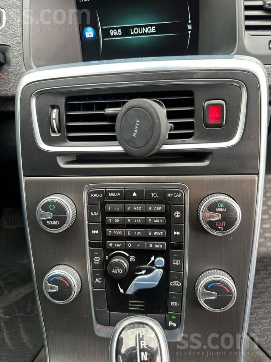 Pelēks Volvo V60 2015 Jelgava, ar dzinēja tilpumu 2.00 L un nobraukumu 277 tūkst. km par 5900 €, foto 13 vietnē AUTOMOTO.COM.LV