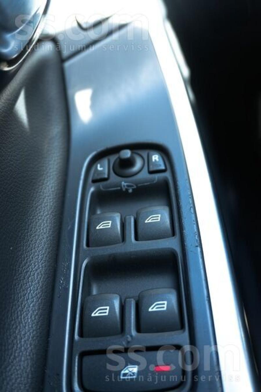 Pelēks Volvo V60 2015 Rīga, ar dzinēja tilpumu 1.60 L un nobraukumu 325 tūkst. km par 7190 €, foto 17 vietnē AUTOMOTO.COM.LV