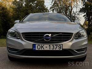 Grey Volvo V60 2015 in Tukums, with an engine capacity of 2.00 L and mileage of 321 thousand km for 7690 €, photo  on AUTOMOTO.COM.LV