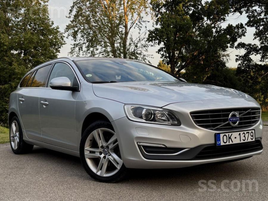 Pelēks Volvo V60 2015 Tukums, ar dzinēja tilpumu 2.00 L un nobraukumu 321 tūkst. km par 7690 €, foto 4 vietnē AUTOMOTO.COM.LV