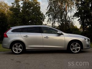 Pelēks Volvo V60 2015 Tukums, ar dzinēja tilpumu 2.00 L un nobraukumu 321 tūkst. km par 7690 €, foto 5 vietnē AUTOMOTO.COM.LV