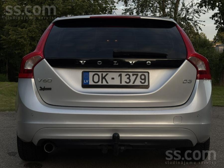 Pelēks Volvo V60 2015 Tukums, ar dzinēja tilpumu 2.00 L un nobraukumu 321 tūkst. km par 7690 €, foto 7 vietnē AUTOMOTO.COM.LV