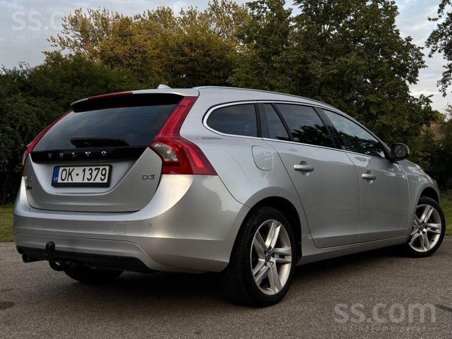 Pelēks Volvo V60 2015 Tukums, ar dzinēja tilpumu 2.00 L un nobraukumu 321 tūkst. km par 7690 €, foto 9 vietnē AUTOMOTO.COM.LV