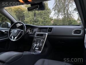 Pelēks Volvo V60 2015 Tukums, ar dzinēja tilpumu 2.00 L un nobraukumu 321 tūkst. km par 7690 €, foto 11 vietnē AUTOMOTO.COM.LV