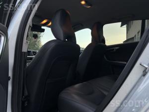 Pelēks Volvo V60 2015 Tukums, ar dzinēja tilpumu 2.00 L un nobraukumu 321 tūkst. km par 7690 €, foto 12 vietnē AUTOMOTO.COM.LV