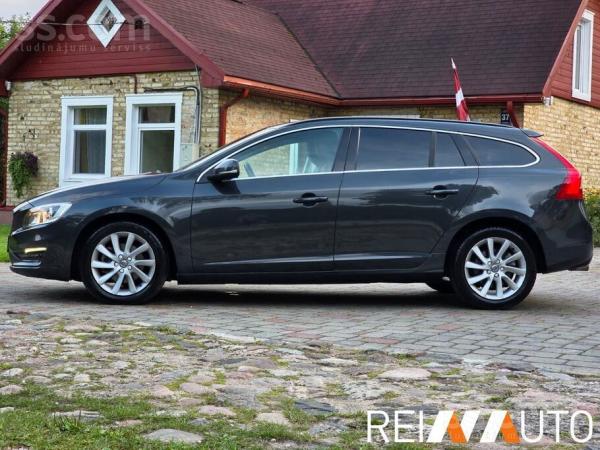 Grey Volvo V60 2015 in Riga, with an engine capacity of 2.00 L and mileage of 232 thousand km for 7950 €, photo 3 on AUTOMOTO.COM.LV