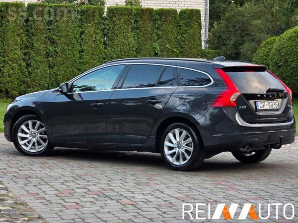 Grey Volvo V60 2015 in Riga, with an engine capacity of 2.00 L and mileage of 232 thousand km for 7950 €, photo 4 on AUTOMOTO.COM.LV