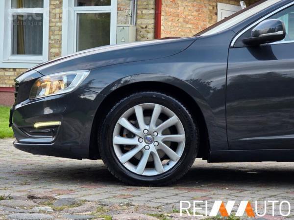 Grey Volvo V60 2015 in Riga, with an engine capacity of 2.00 L and mileage of 232 thousand km for 7950 €, photo 10 on AUTOMOTO.COM.LV