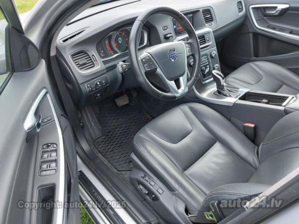 Grey Volvo V60 2015 in Tallinn, with an engine capacity of 2.40 L and mileage of 172 thousand km for 8990 €, photo 7 on AUTOMOTO.COM.LV