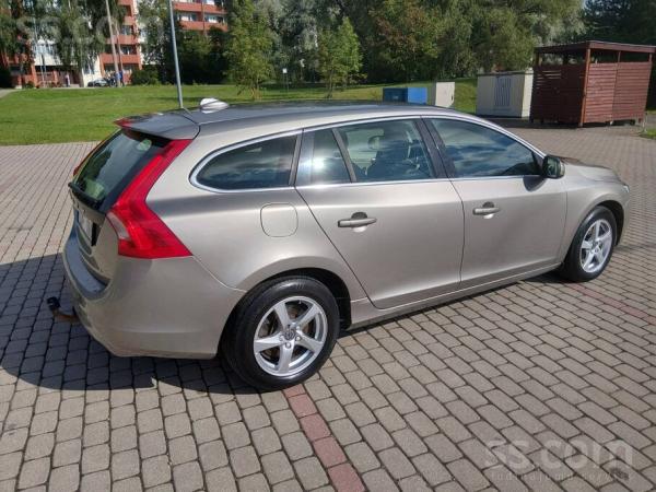 Volvo V60 2015 in Riga on AUTOMOTO.COM.LV Grey Volvo V60 2015 in Riga, with an engine capacity of 2.00 L and mileage of 329 thousand km for 7500 €, photo 4 on AUTOMOTO.COM.LV
